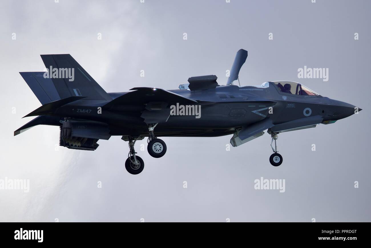 Royal Air Force demonstrating the F-35B Lightning II at the Battle of ...