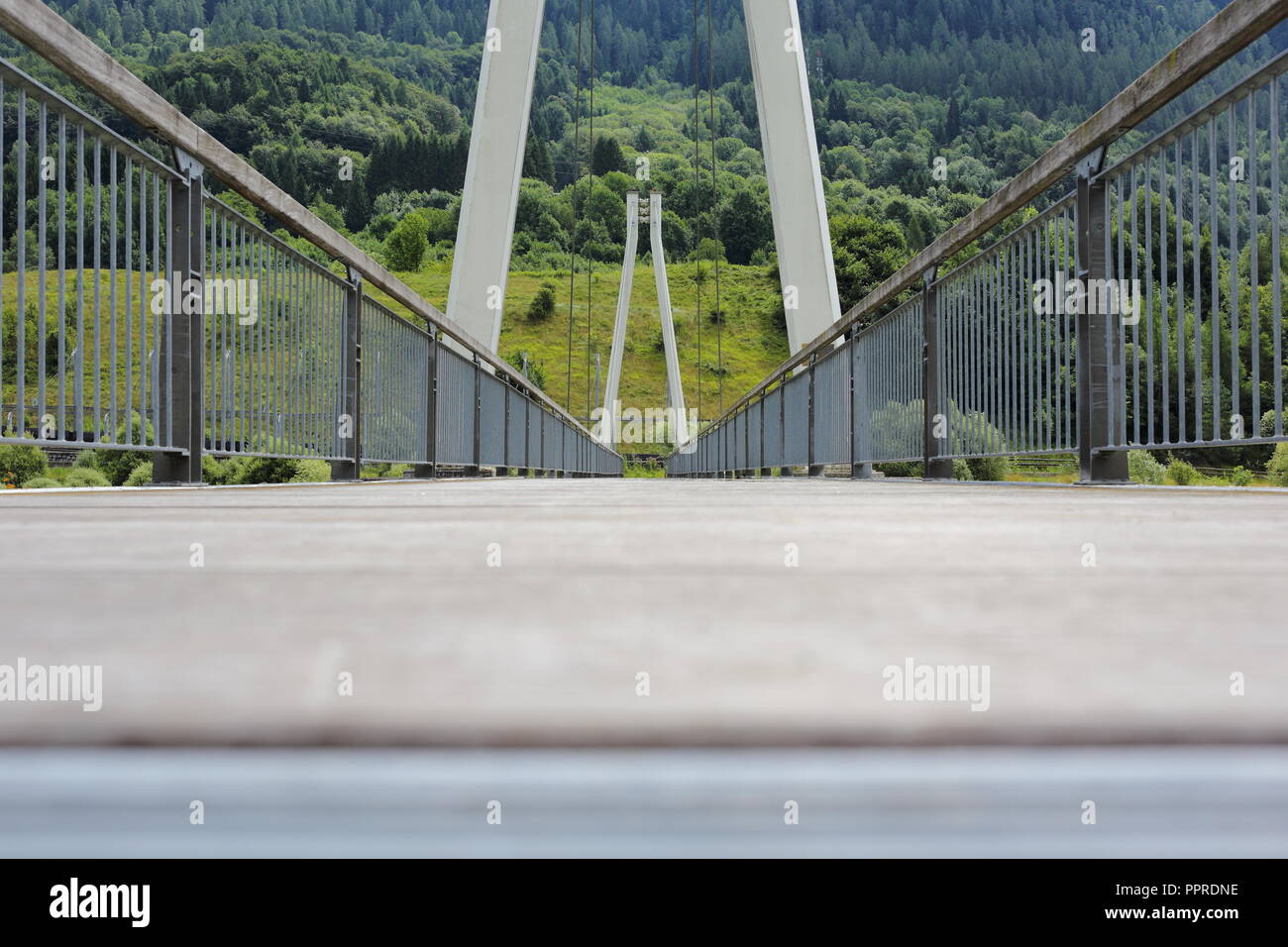 Modern suspension bridge hi-res stock photography and images - Alamy