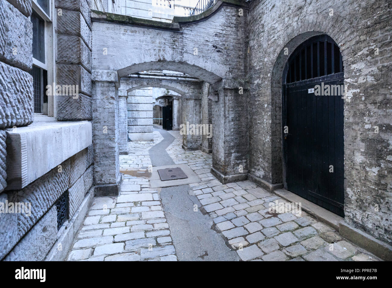 Light wells hi-res stock photography and images - Alamy