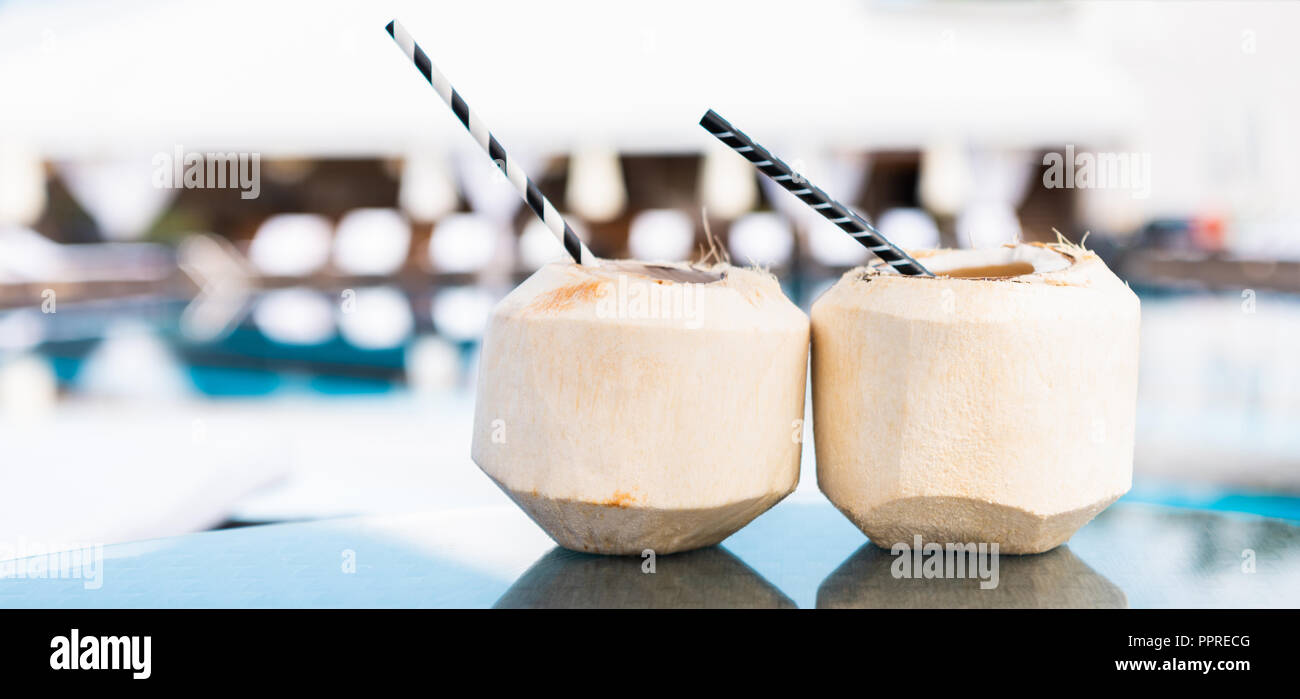 Two fresh coconut cocktails hi-res stock photography and images - Alamy