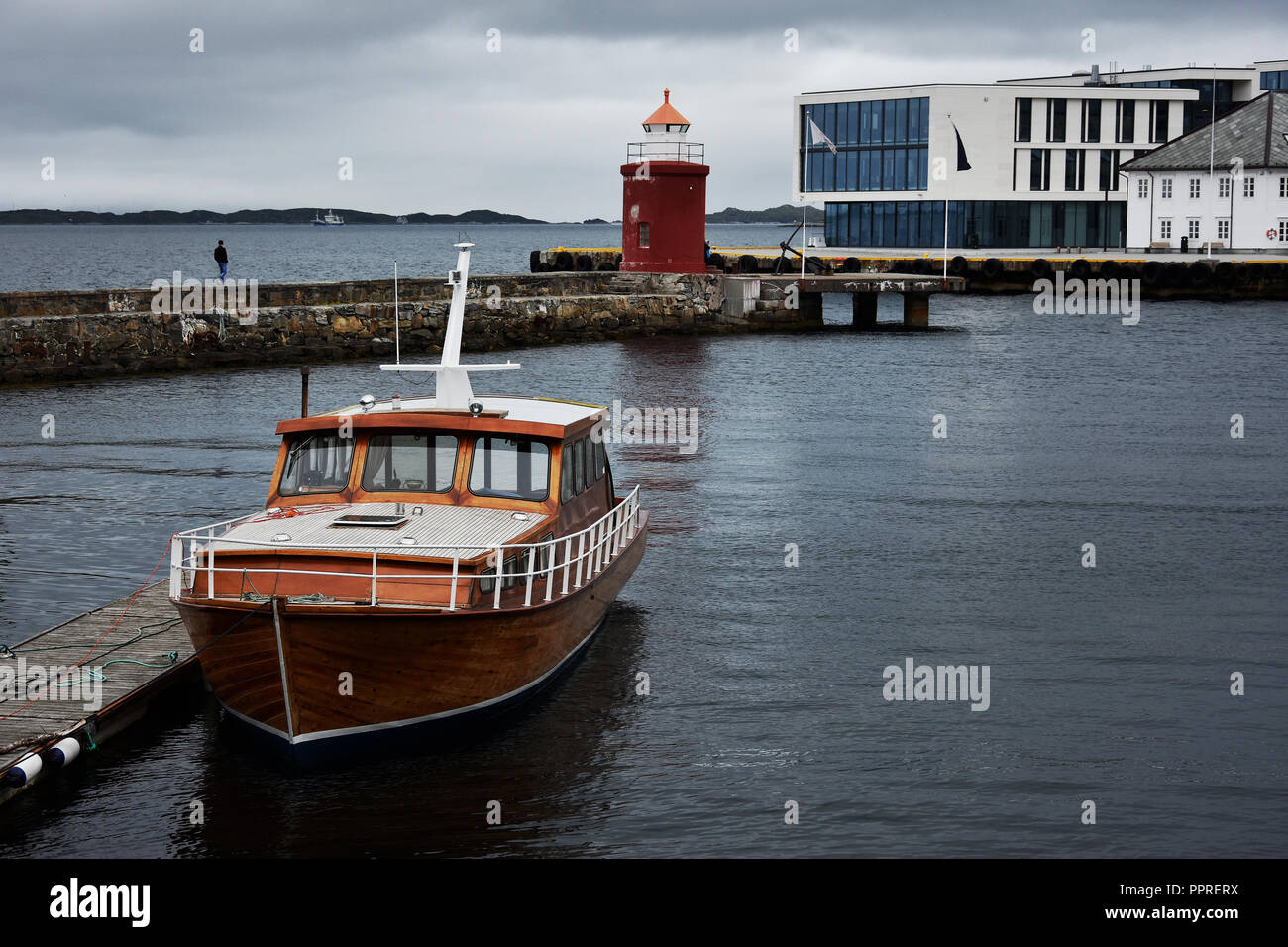 Molja Lighthouse in Alesund Norway : unusual and unique hotels of the ...