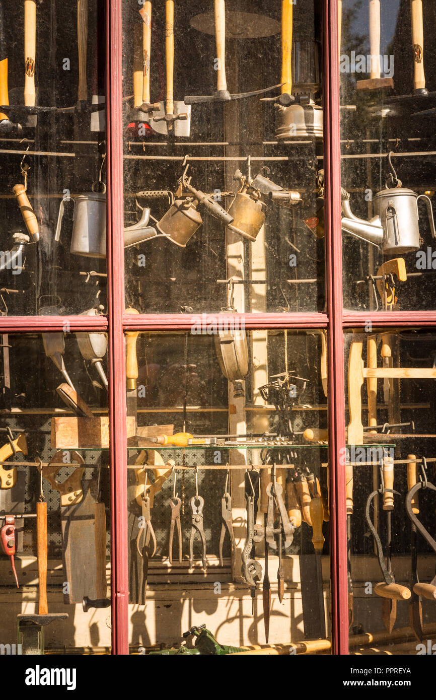 Hardware store window display hi-res stock photography and images - Alamy
