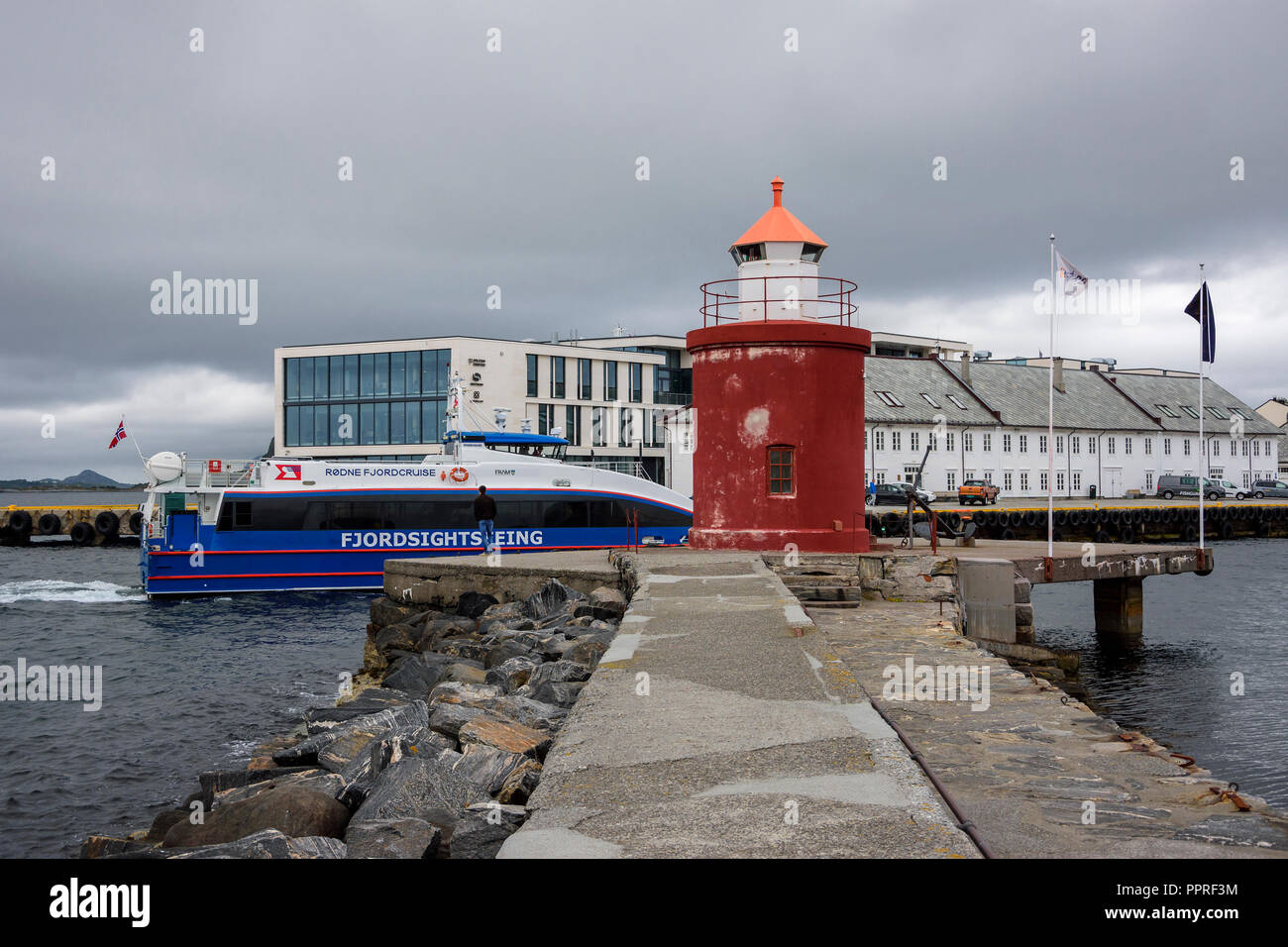 Molja Lighthouse in Alesund Norway : unusual and unique hotels of the ...