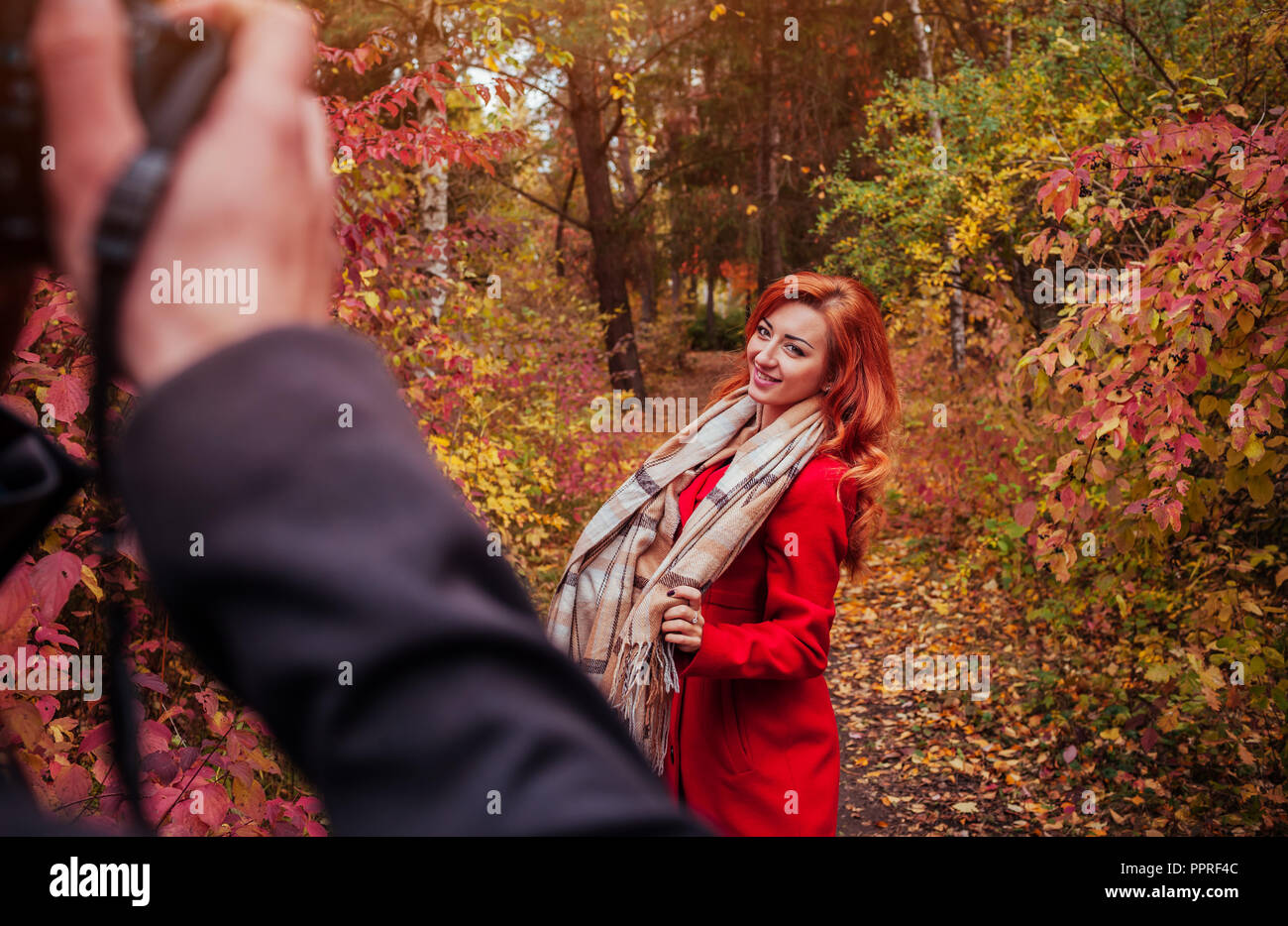 Autumn couple dancing hi-res stock photography and images - Alamy