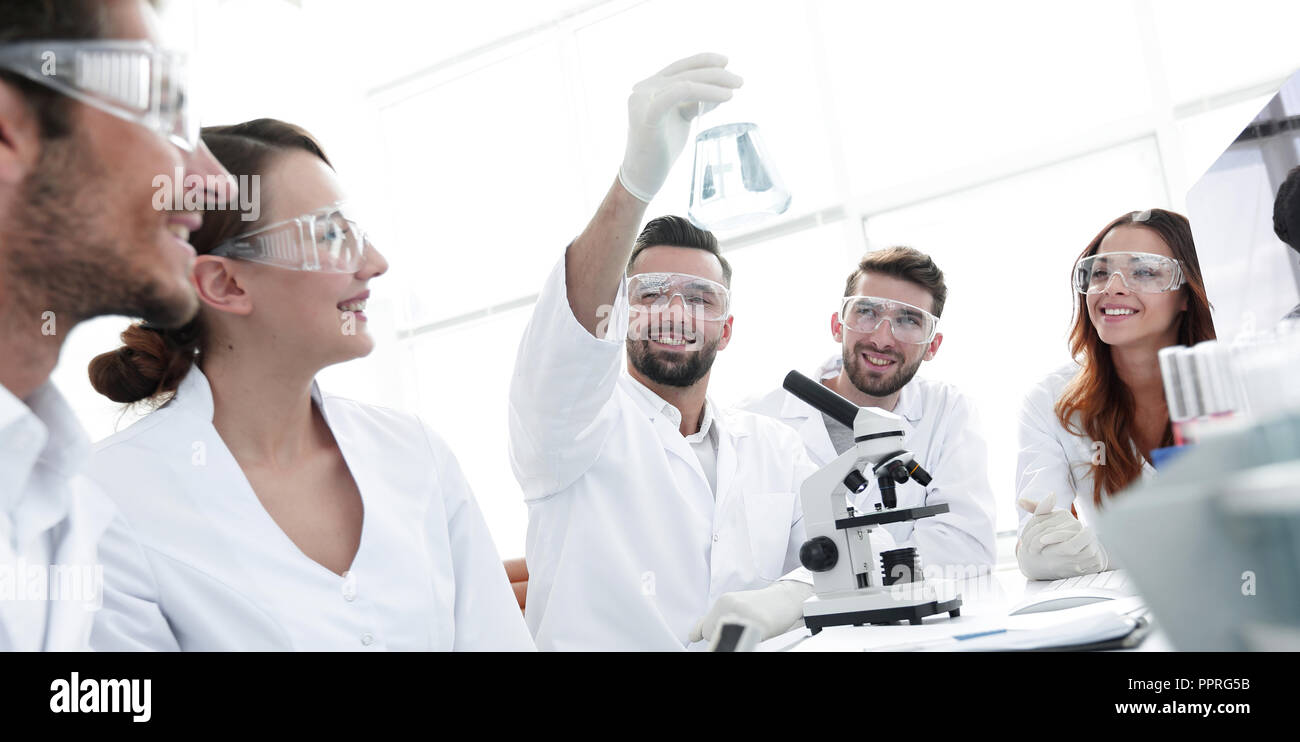 Coworkers in science lab hi-res stock photography and images - Alamy