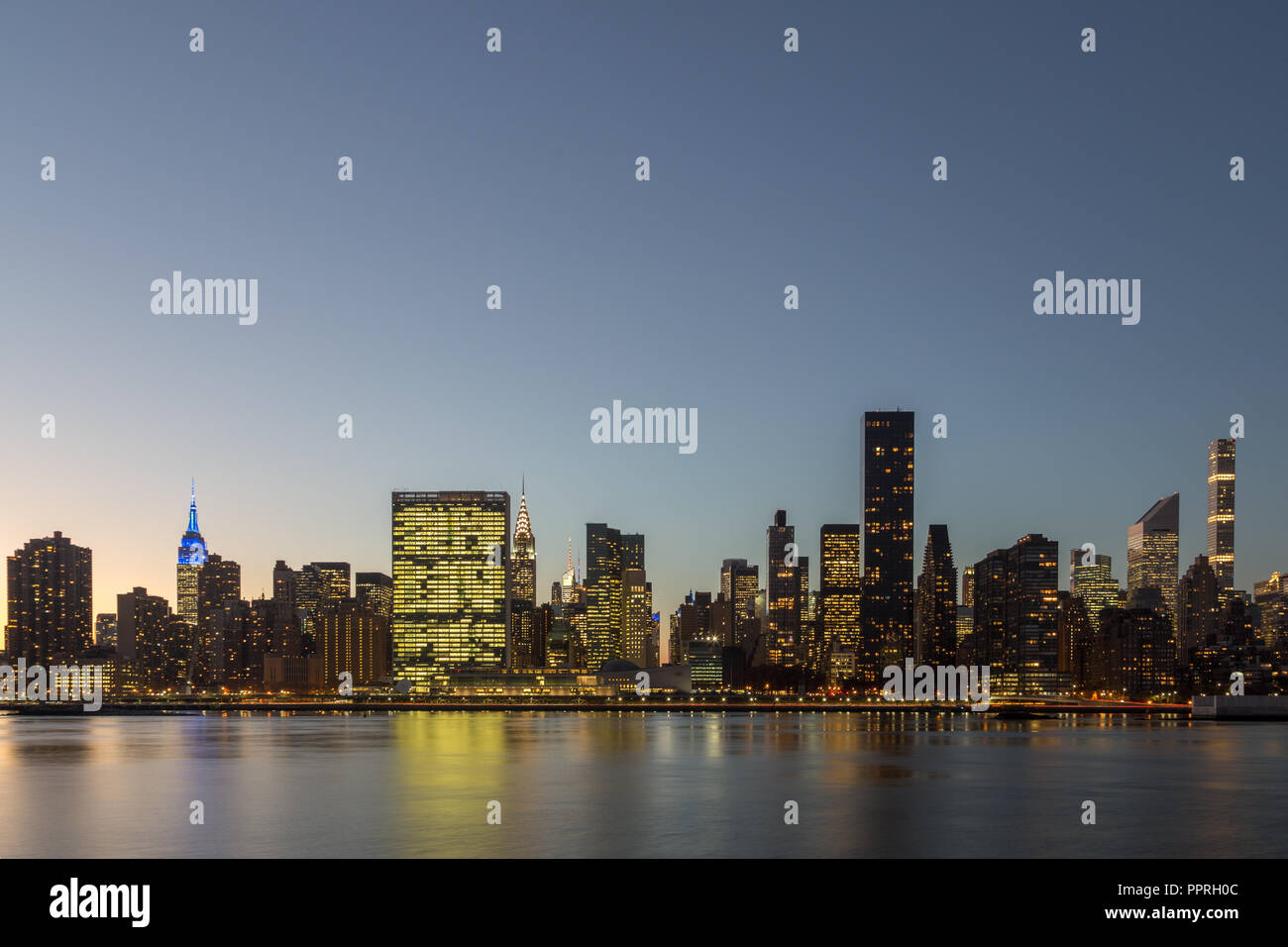 Modern nyc skyline hi-res stock photography and images - Alamy