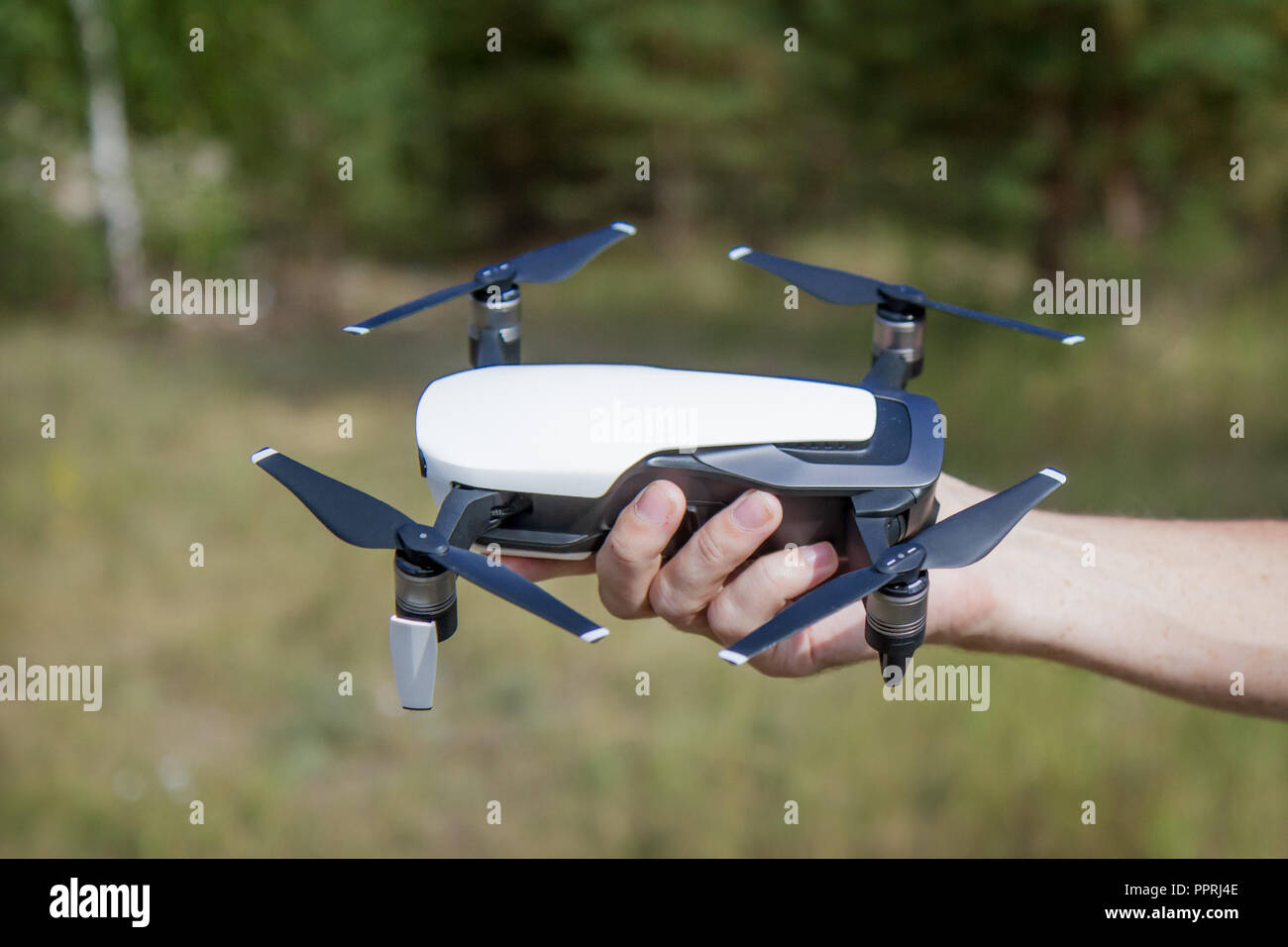 Hand launch drone hi-res stock photography and images - Alamy