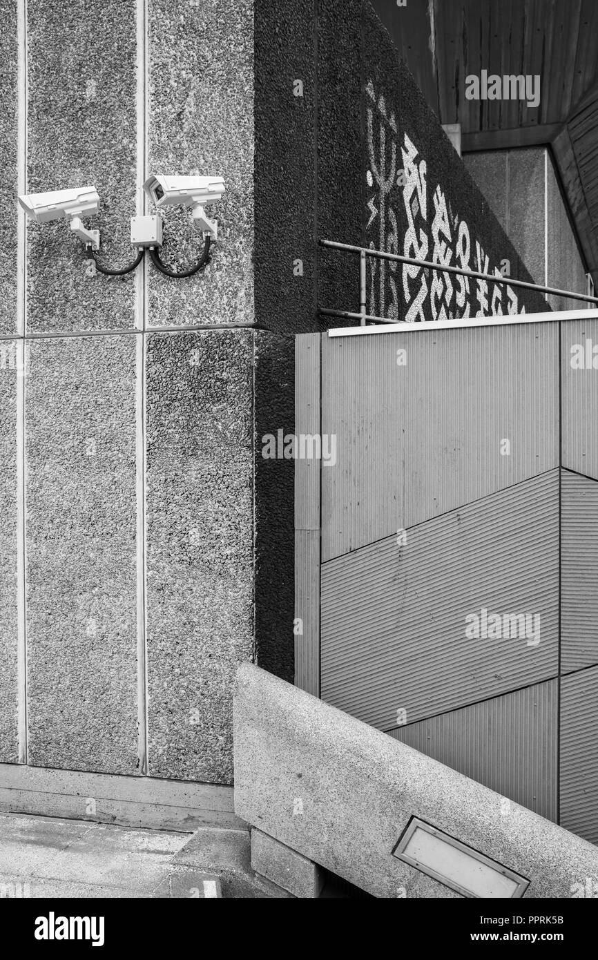Bank cctv hi-res stock photography and images - Alamy