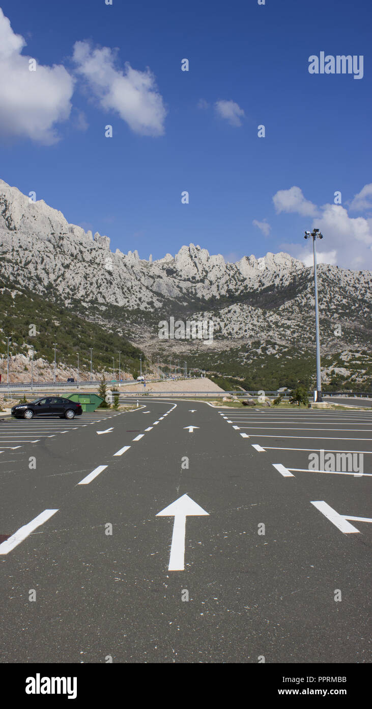 Car with road direction arrows hi-res stock photography and images - Alamy