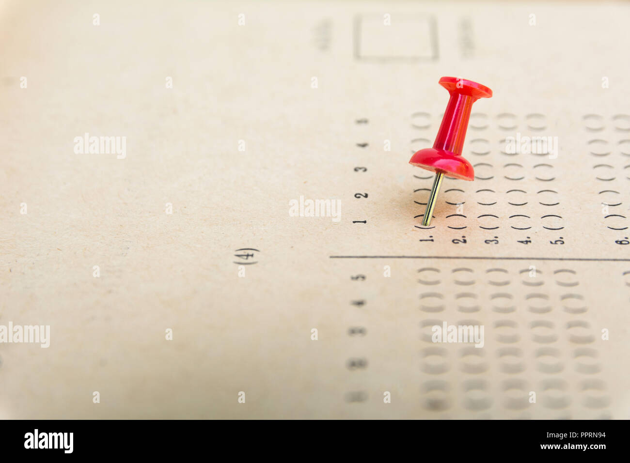 Pin note paper hi-res stock photography and images - Alamy