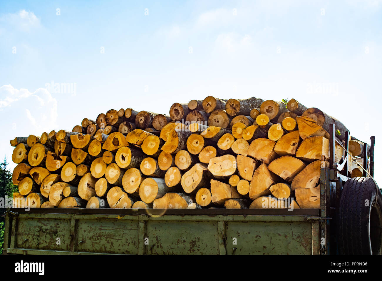Firewood truck hi-res stock photography and images - Alamy