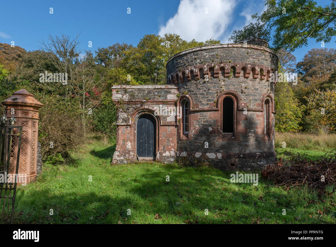 Castle gateway gatehouse entrance hi-res stock photography and images ...