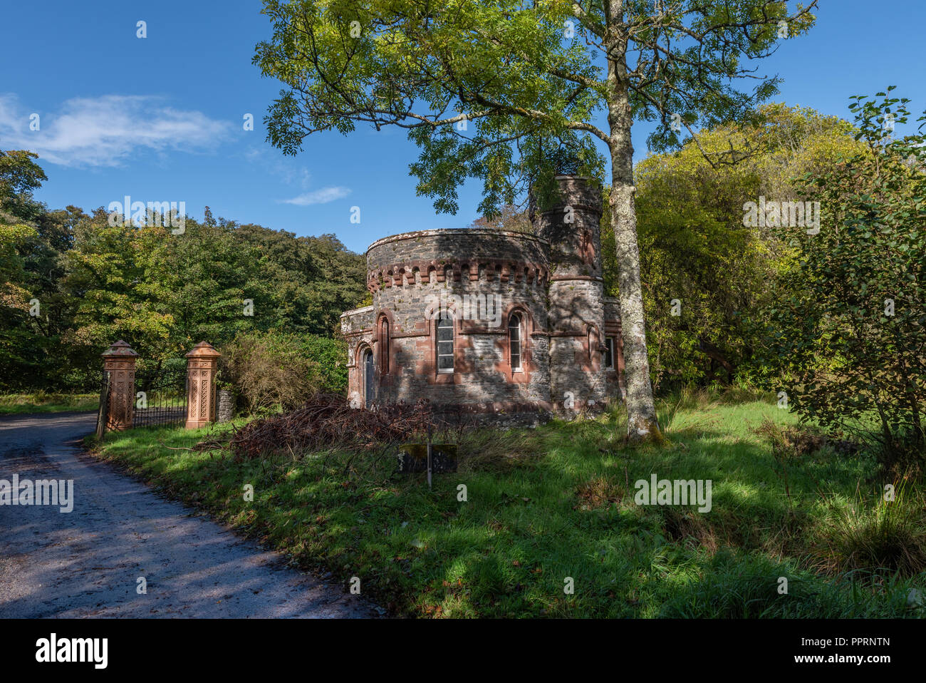 Castle gateway gatehouse entrance hi-res stock photography and images ...