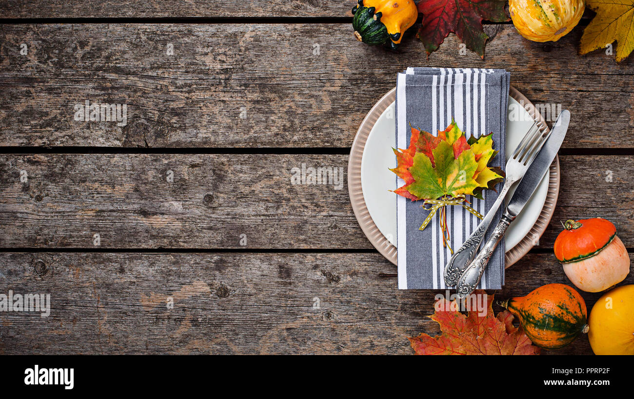 Vintage cutlery autumn leaves hi-res stock photography and images - Alamy