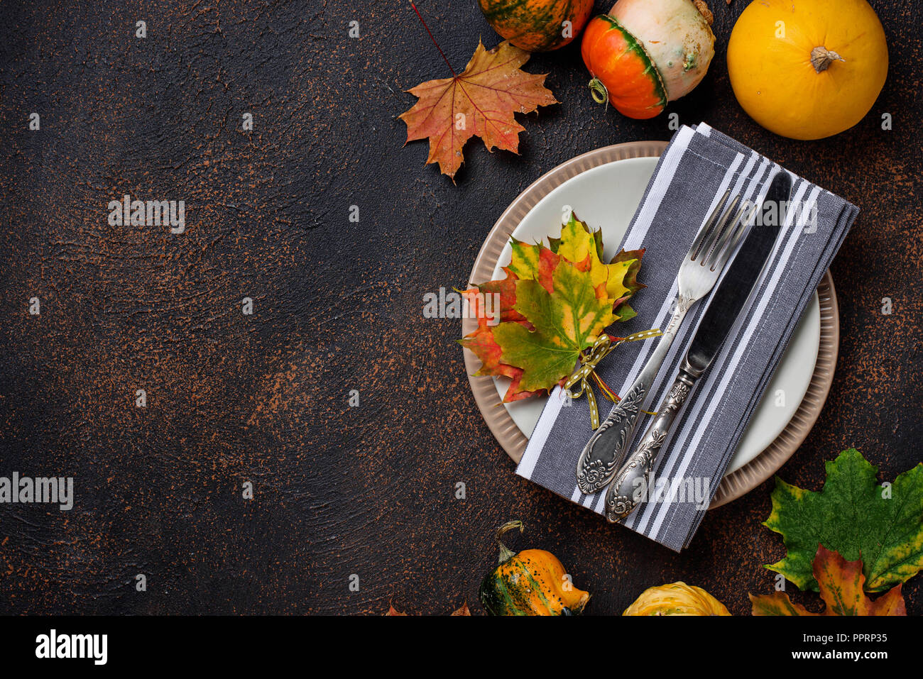 Vintage cutlery autumn leaves hi-res stock photography and images - Alamy
