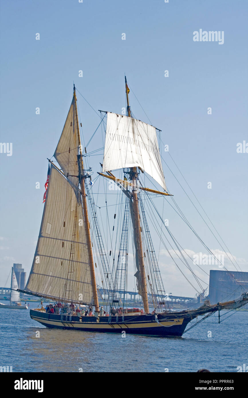 The Majestic Tall Ship Pride of Baltimore II filled with tourists and ...