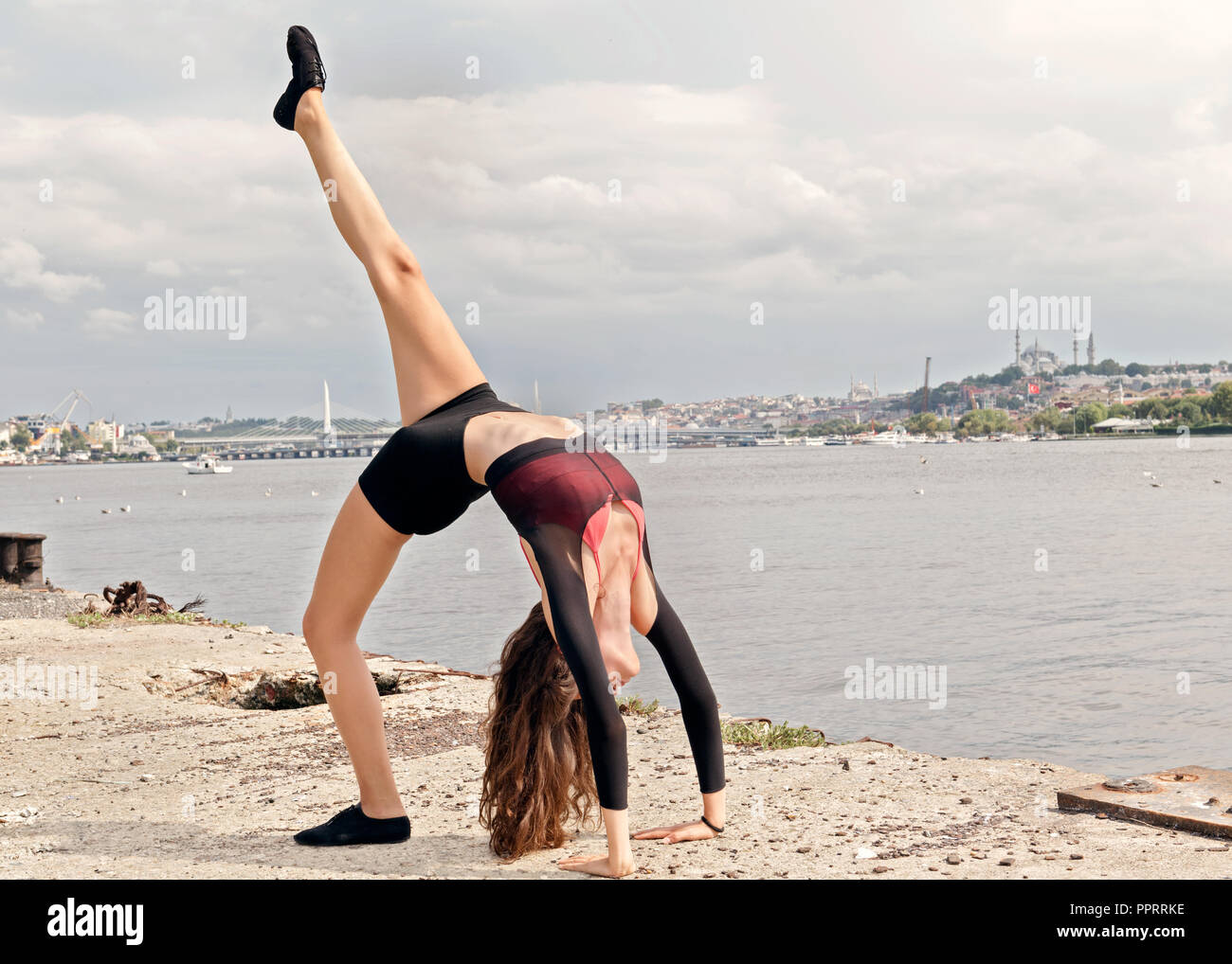Girl exercising hi-res stock photography and images - Alamy