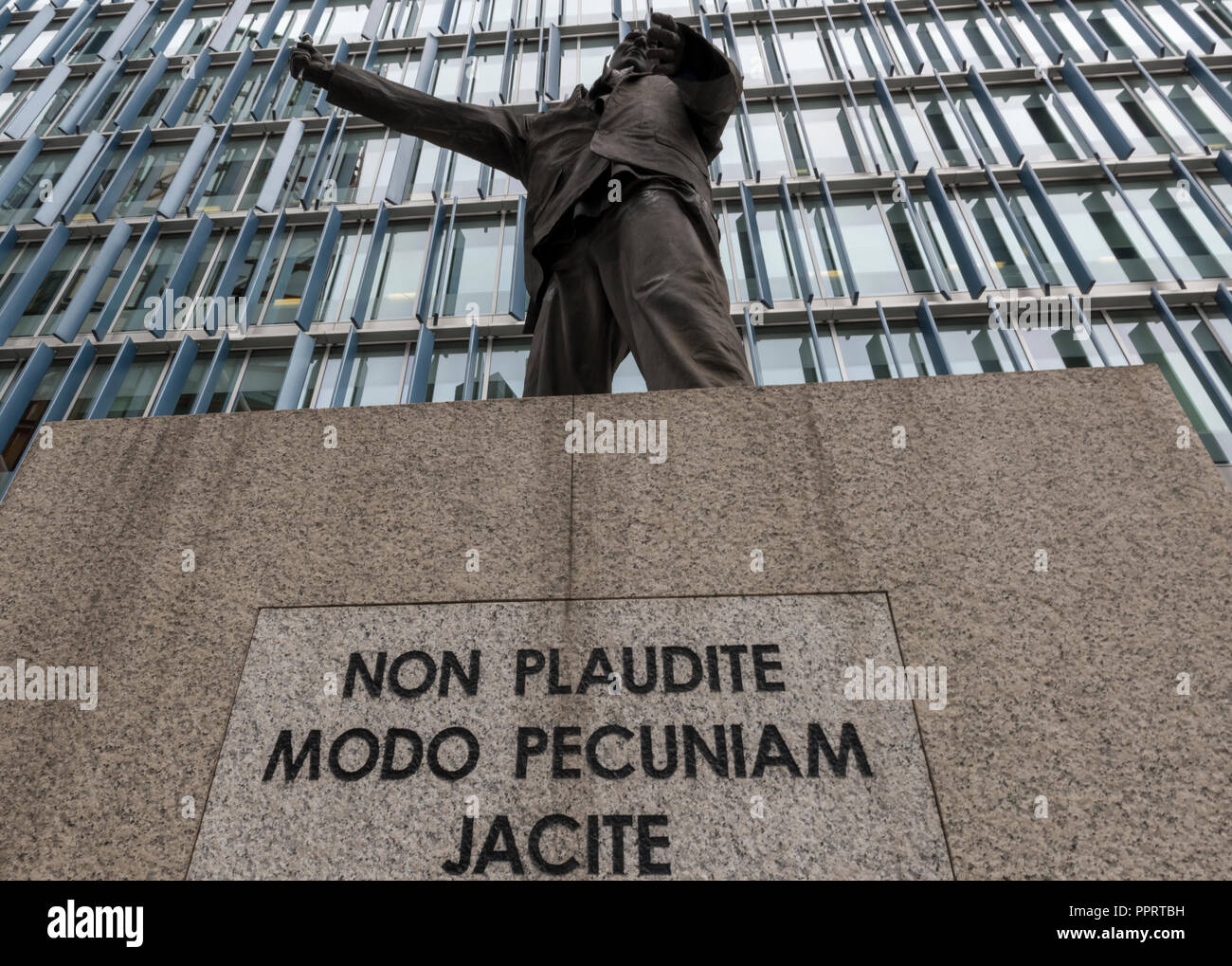 Atmospheric sculpture gallery hi-res stock photography and images - Alamy