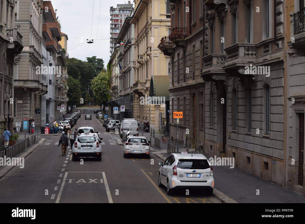 Taxi milano hi-res stock photography and images - Alamy