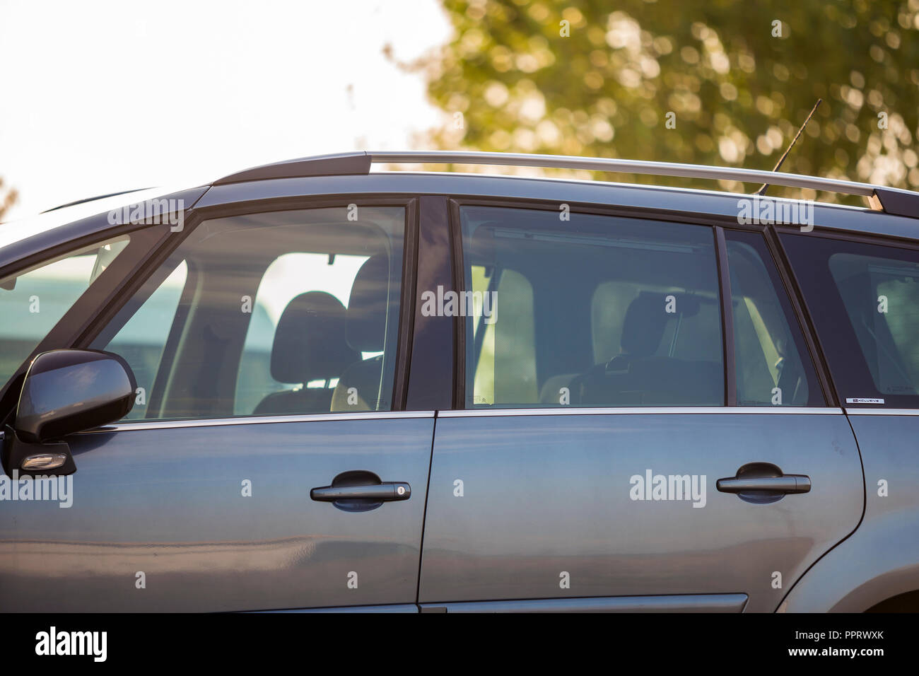 Silver passenger van hi-res stock photography and images - Alamy