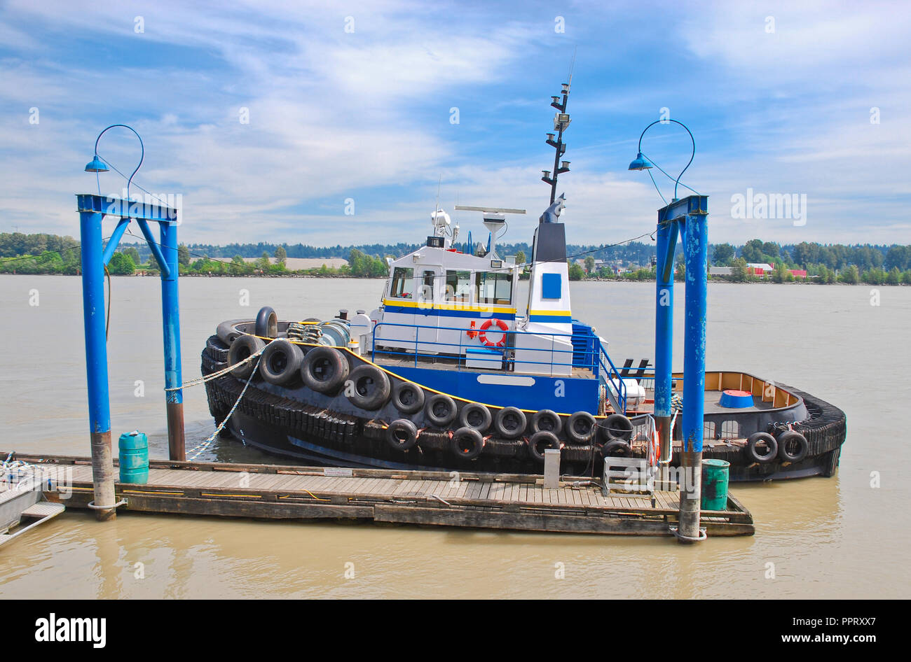 Small tugboat hi-res stock photography and images - Alamy