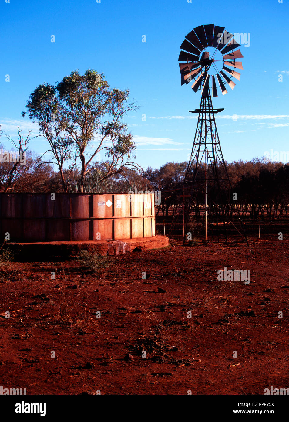 Water tank in outback australia hi-res stock photography and images - Alamy