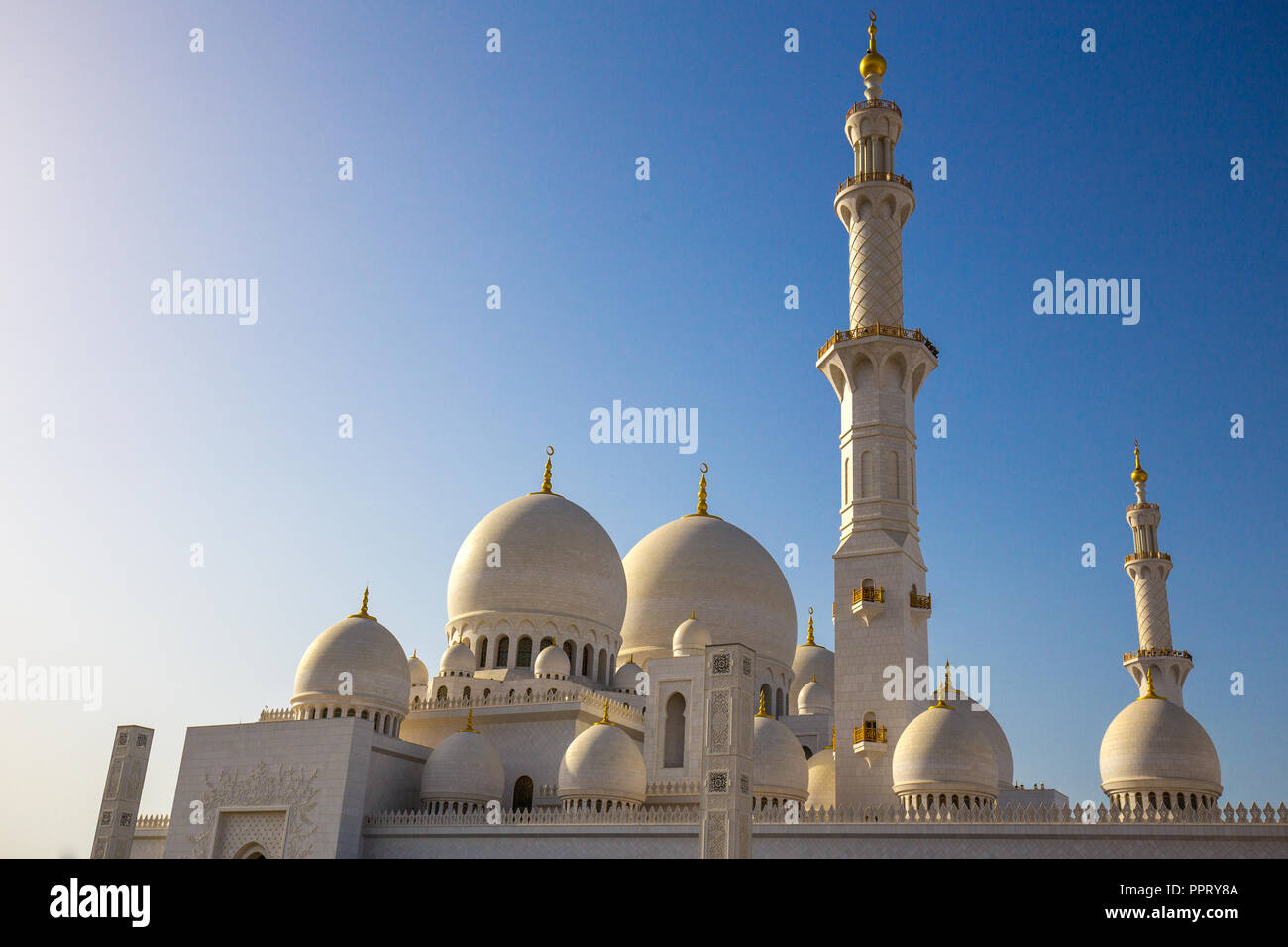 Sheik Zayed Mosqua in Abu Dhabi, UAE Stock Photo - Alamy