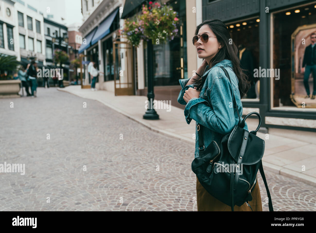 Lady saw hi-res stock photography and images - Alamy