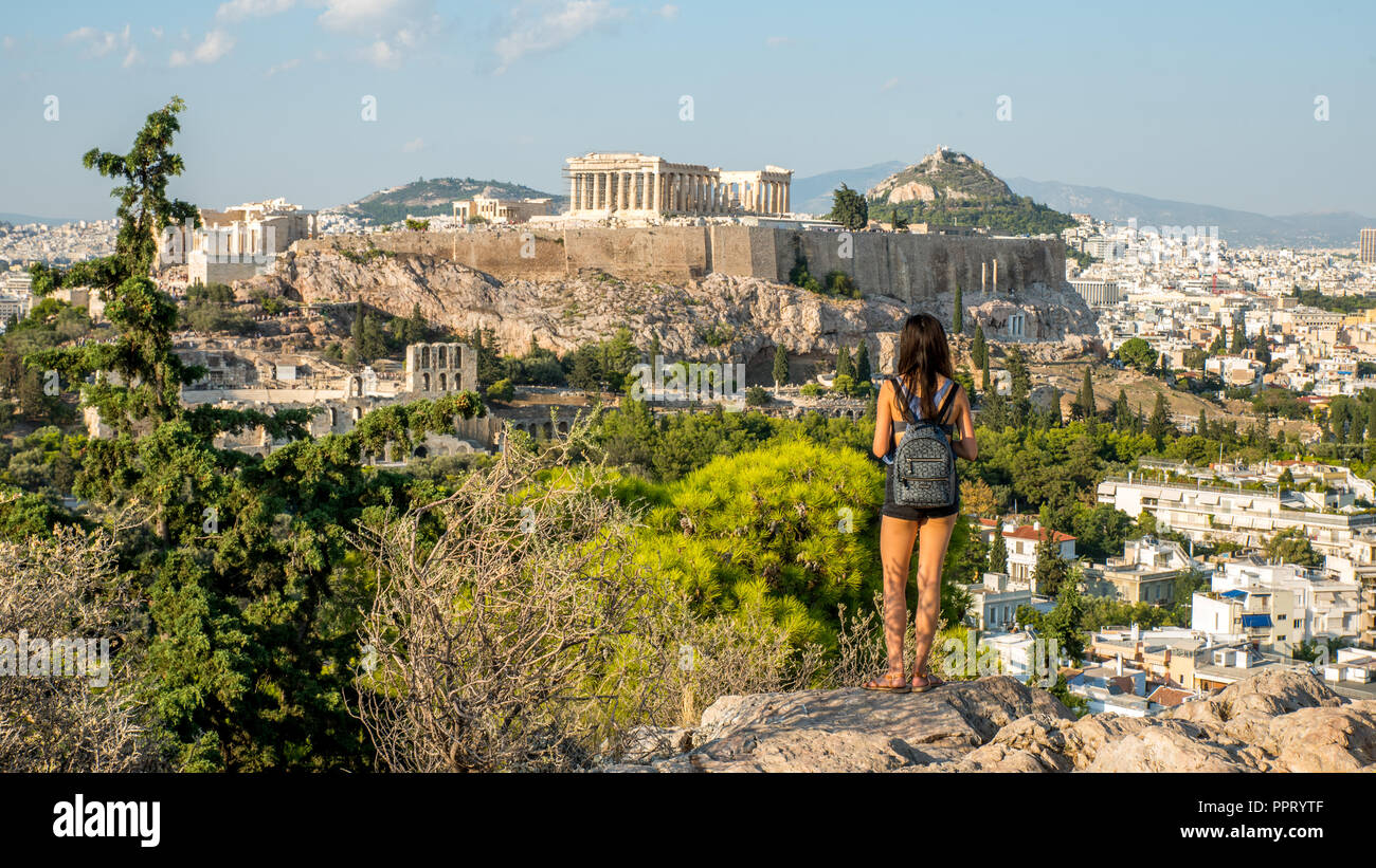 Girl of ancient athens hi-res stock photography and images - Alamy