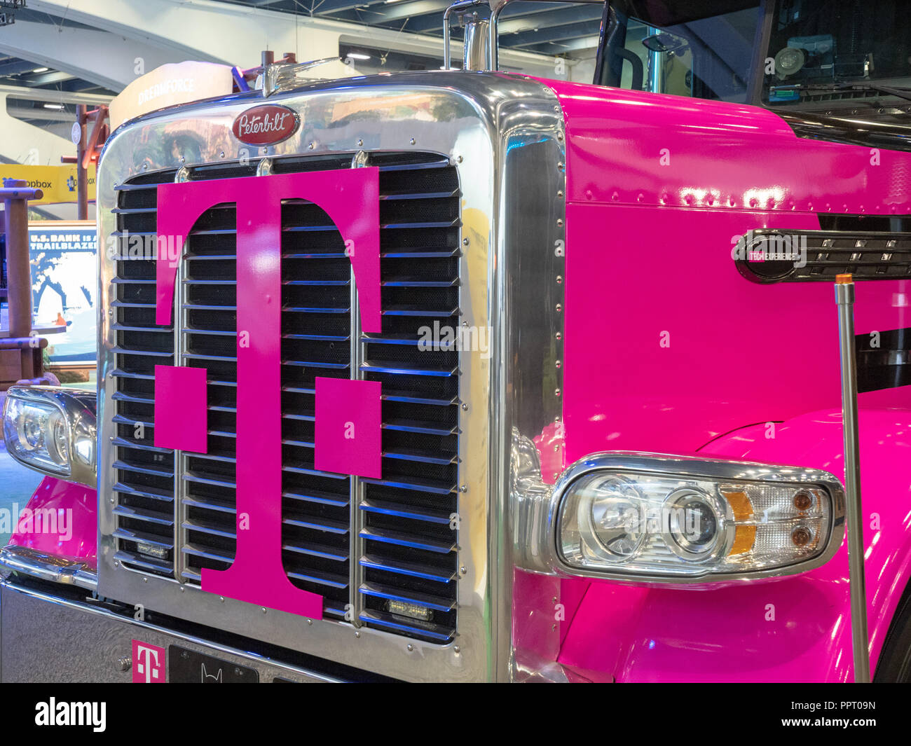 T mobile logo hi-res stock photography and images - Alamy