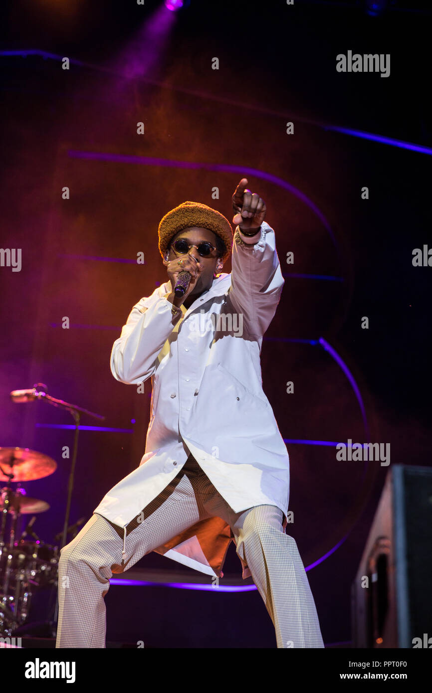 Toronto, CANADA. 27th Sep, 2018. Singer Leon Bridges performs in ...