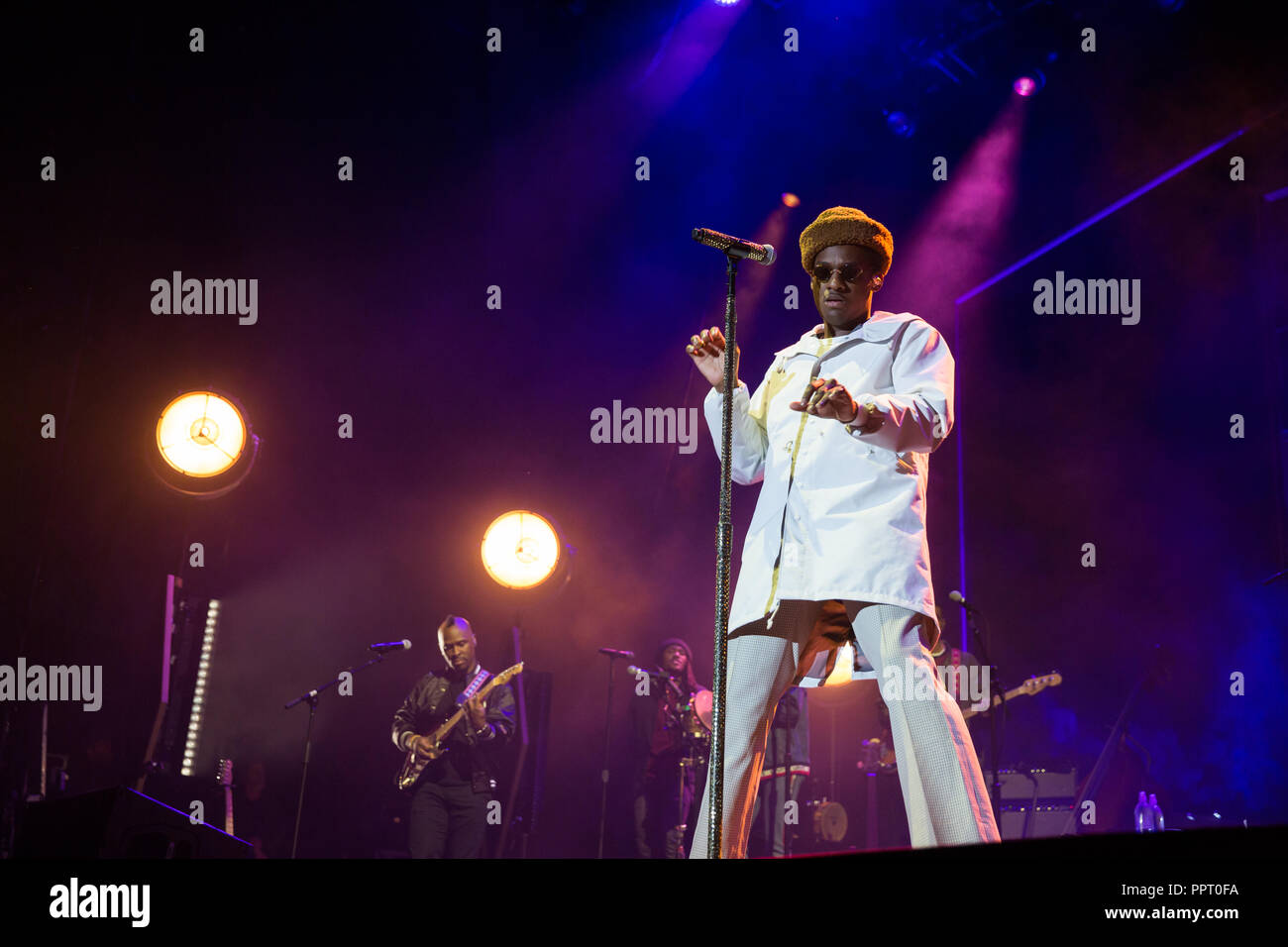 Toronto, CANADA. 27th Sep, 2018. Singer Leon Bridges performs in ...