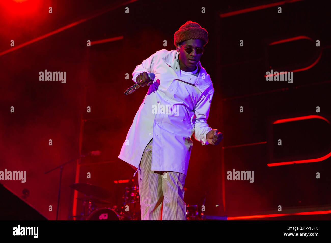 Toronto, CANADA. 27th Sep, 2018. Singer Leon Bridges performs in ...