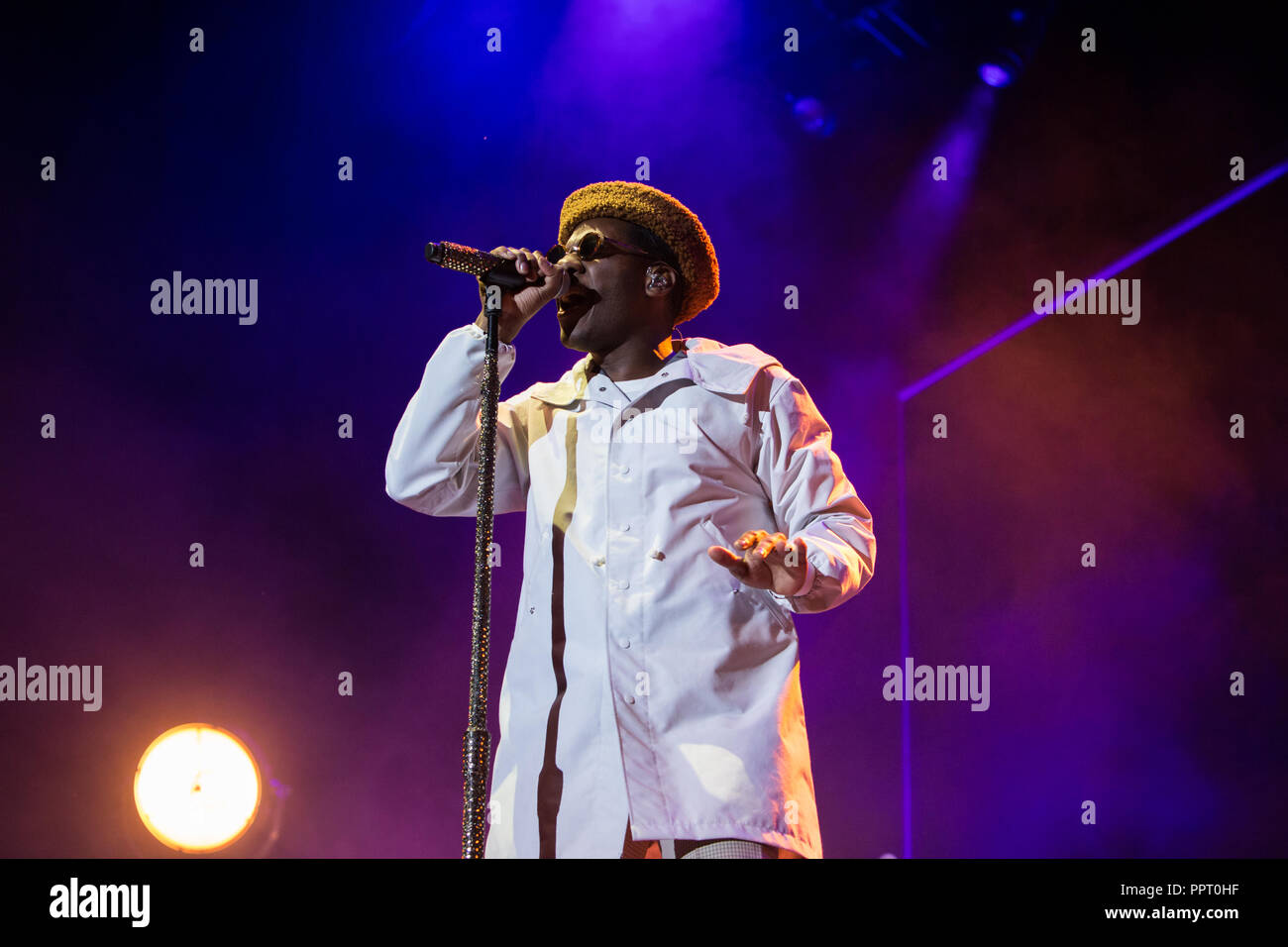 Toronto, CANADA. 27th Sep, 2018. Singer Leon Bridges performs in ...