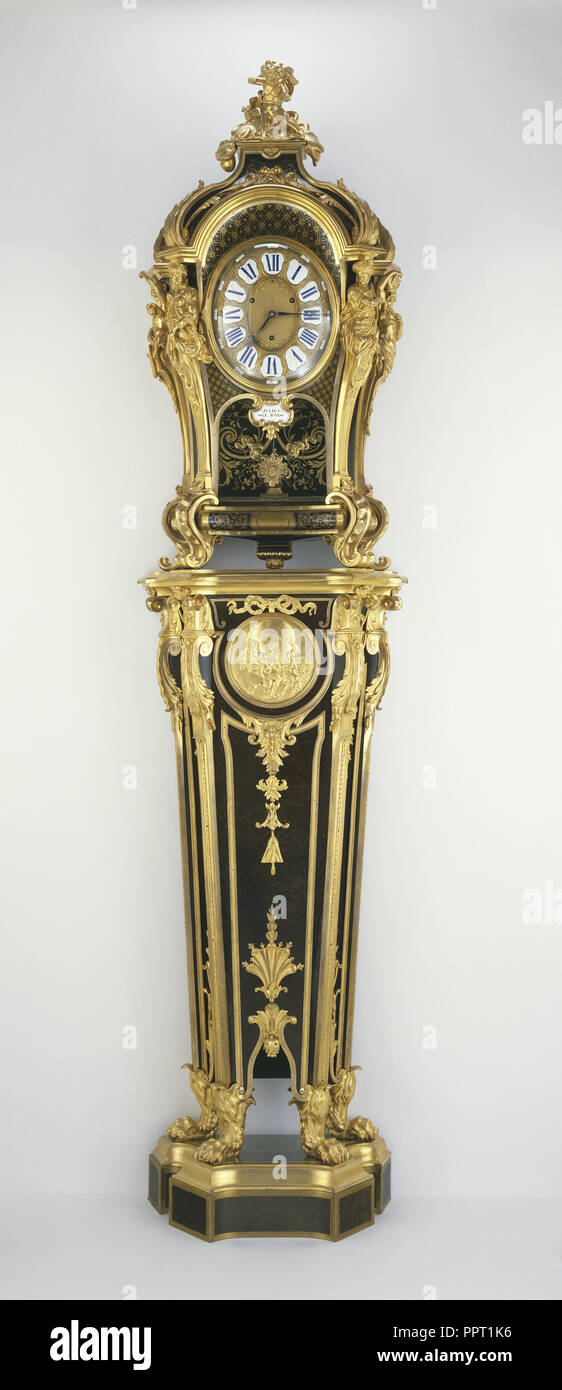 Pedestal clock hi-res stock photography and images - Alamy