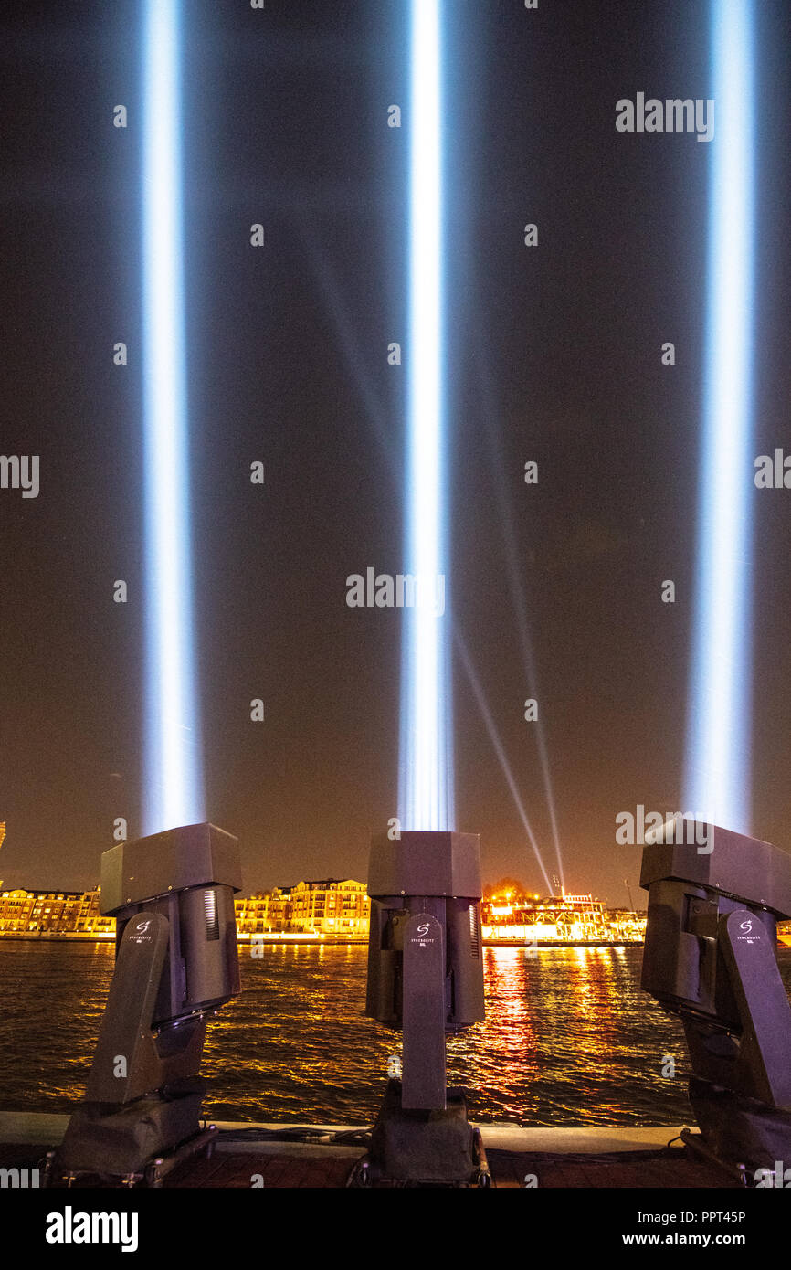 Draw attention hi-res stock photography and images - Alamy