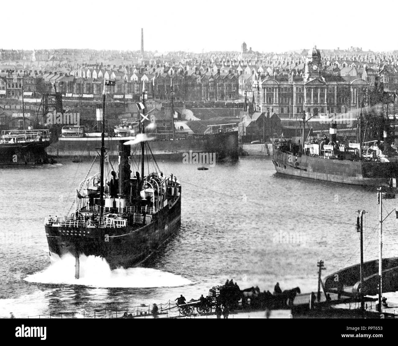Steam ships hi-res stock photography and images - Alamy