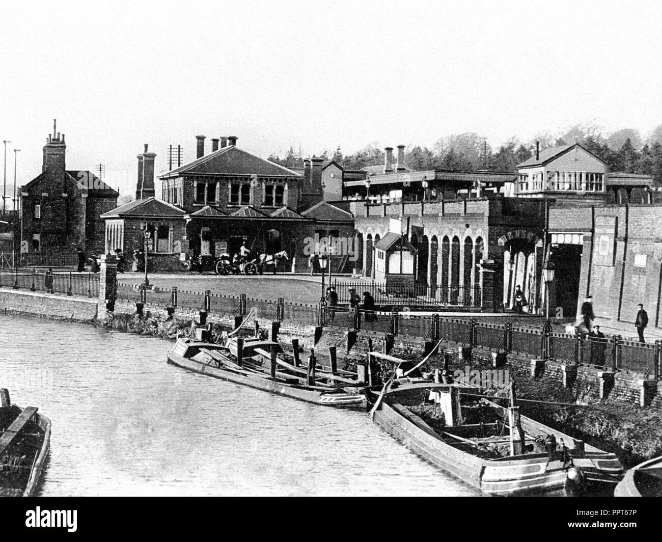 Berkhamsted railway station Black and White Stock Photos & Images - Alamy