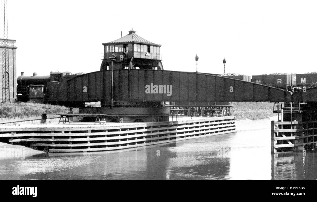 Engine bridge hi-res stock photography and images - Alamy