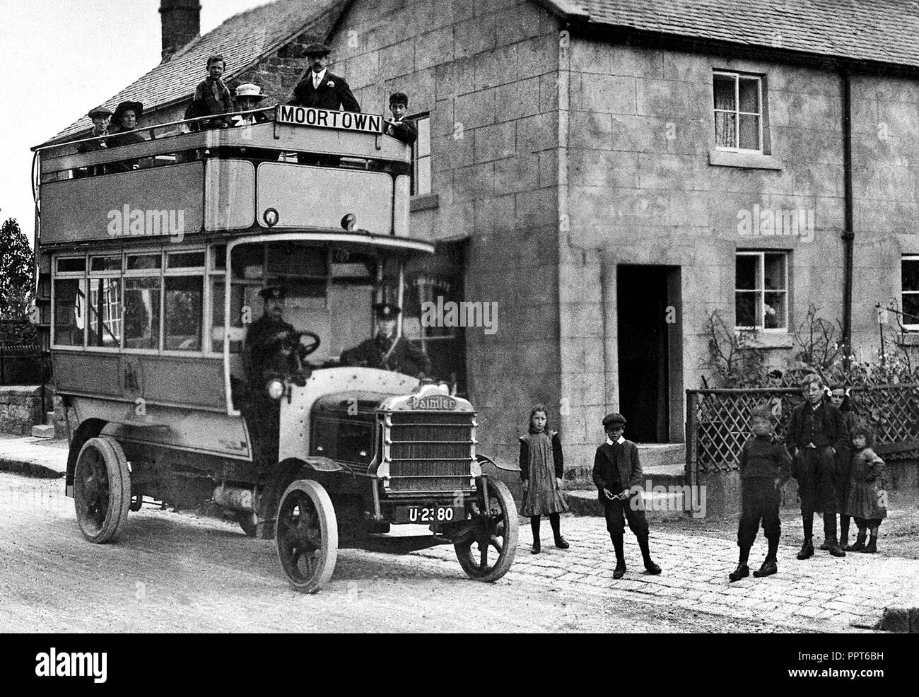 Shadwell bus terminus early 1900s Stock Photo - Alamy