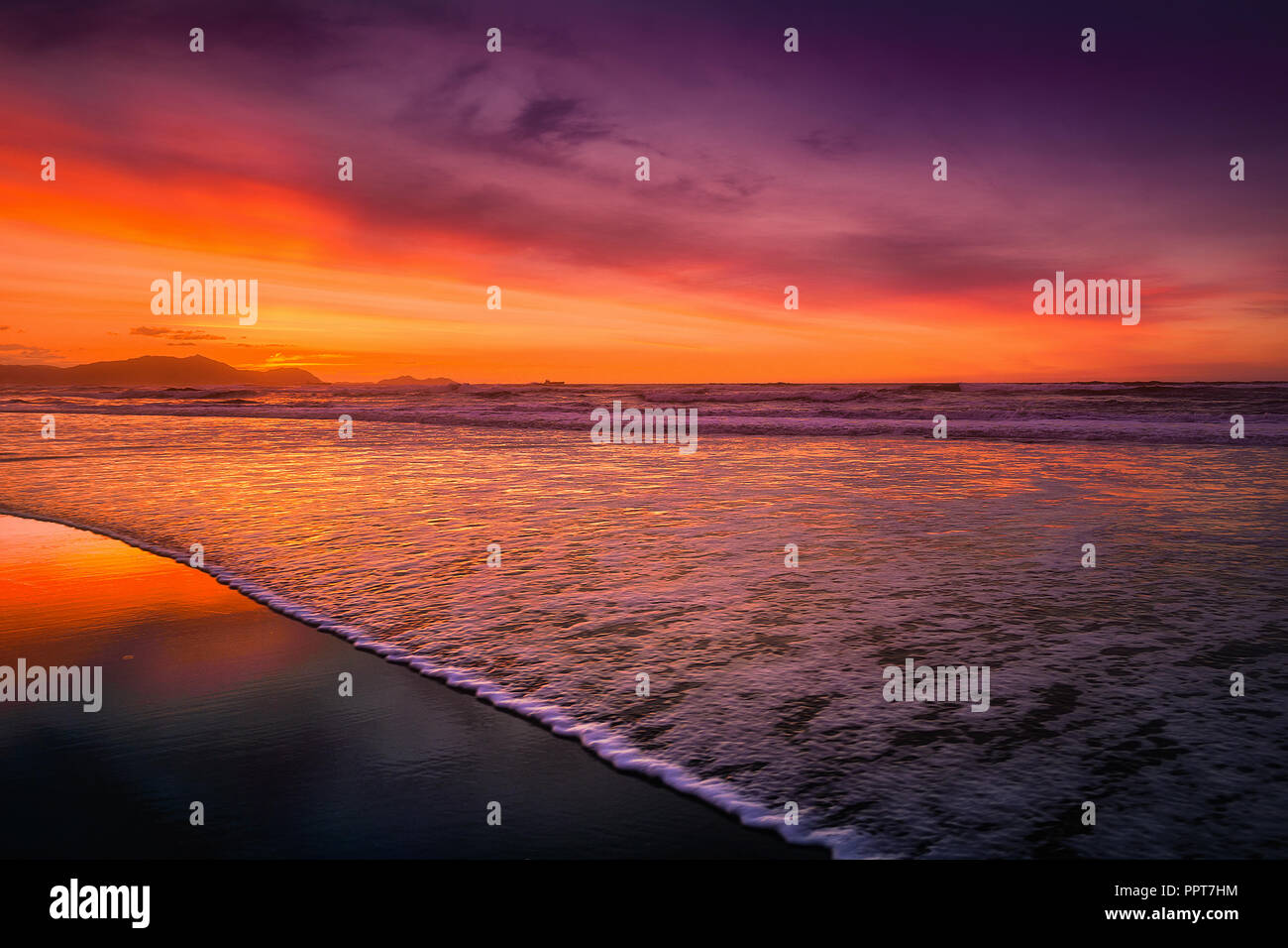 Beautiful shore hi-res stock photography and images - Alamy