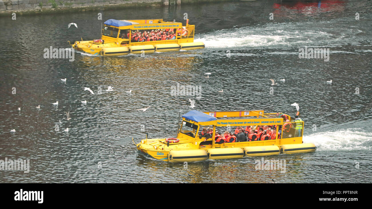 Viking splash amphibious tourist buses in grand canal dock hi-res stock ...