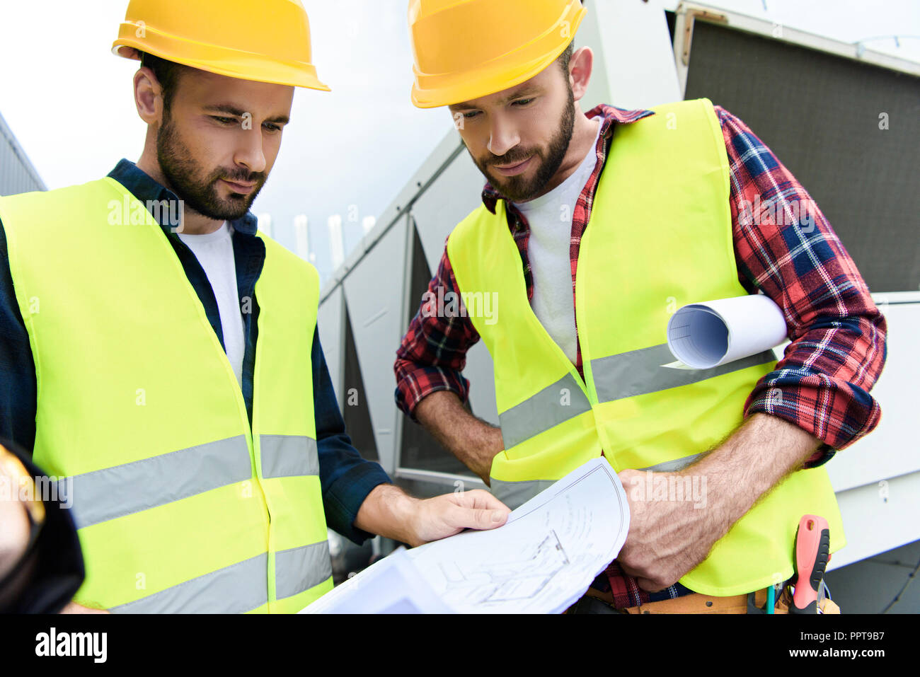Two engineers in safety vests hi-res stock photography and images - Alamy