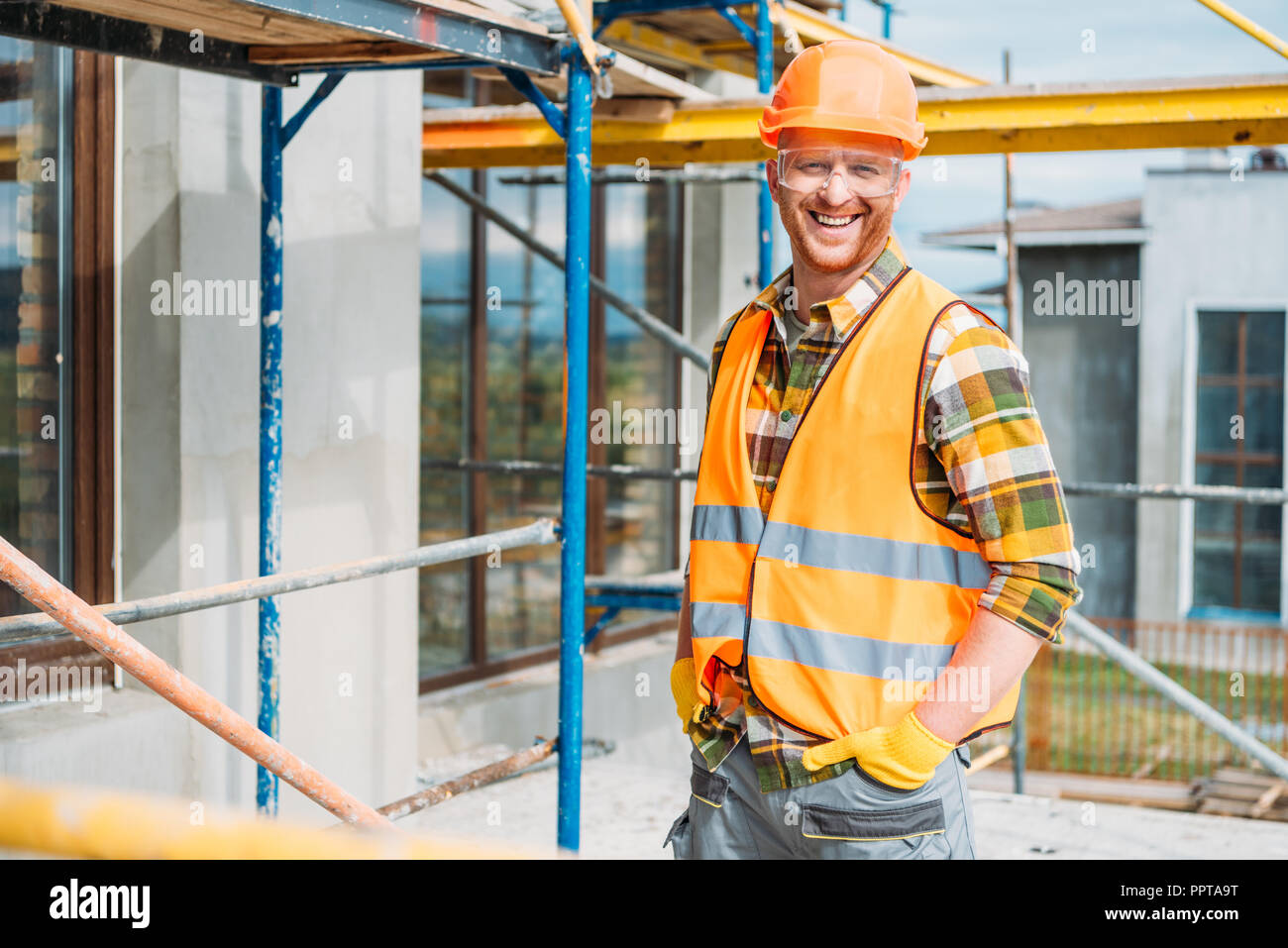 Scaffold construction hard hat hi-res stock photography and images - Alamy