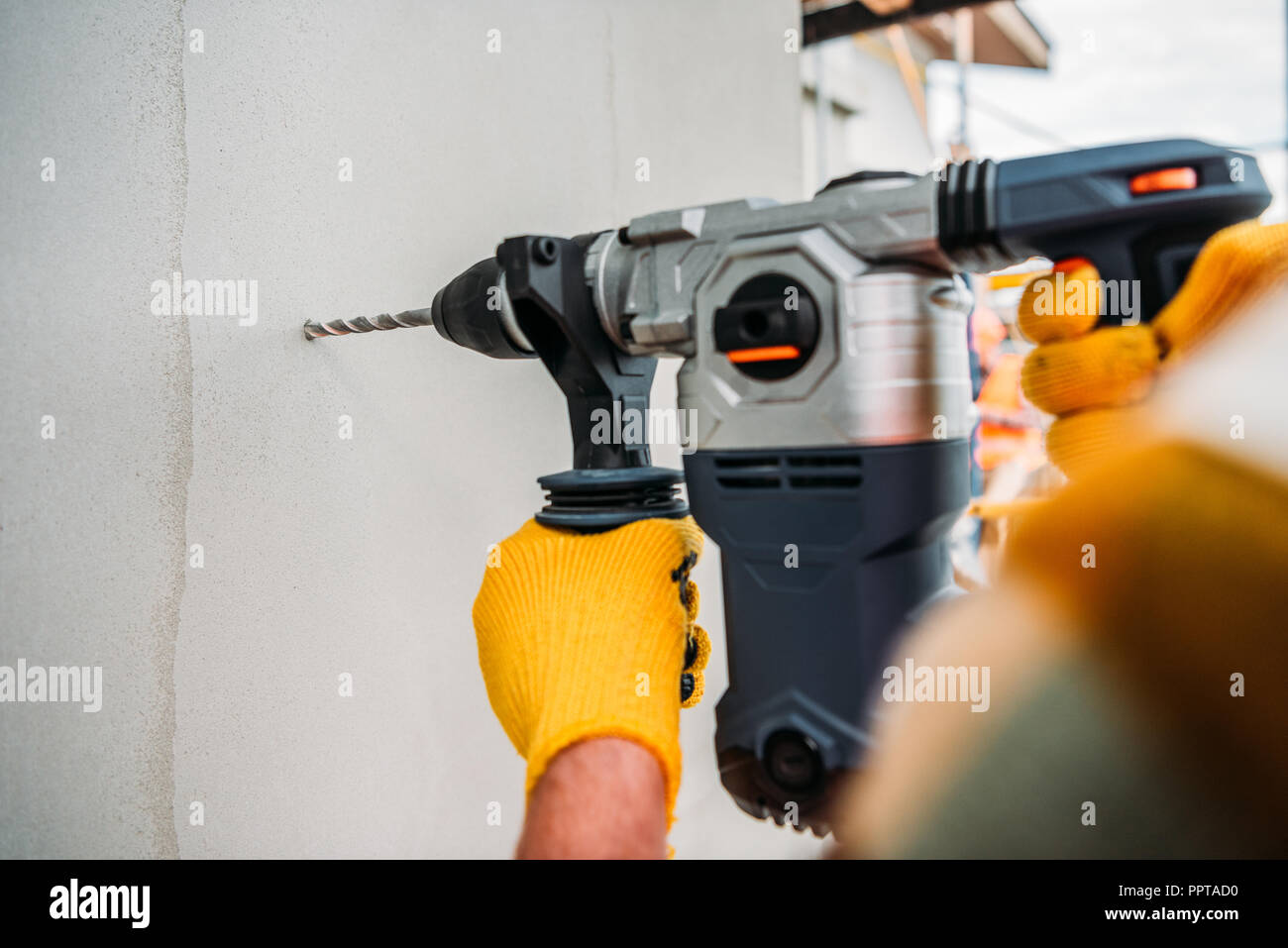 Using power drill hi-res stock photography and images - Alamy