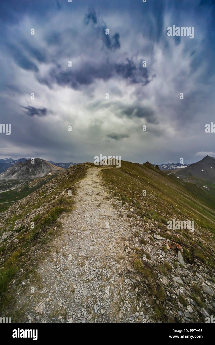 Path leading into the distance hi-res stock photography and images - Alamy