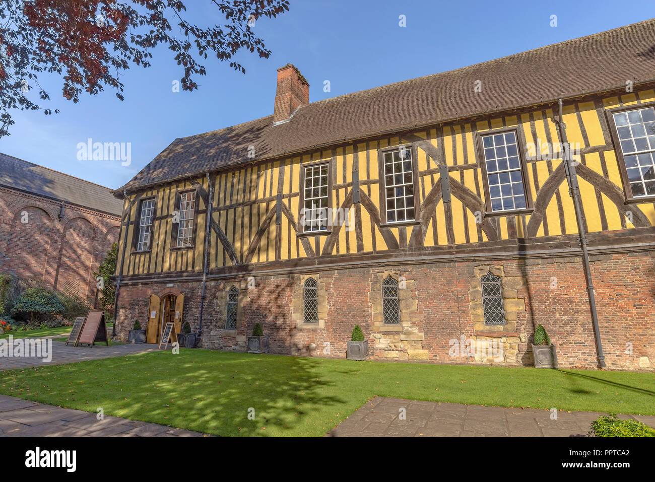 Tudor merchant hall hi-res stock photography and images - Alamy