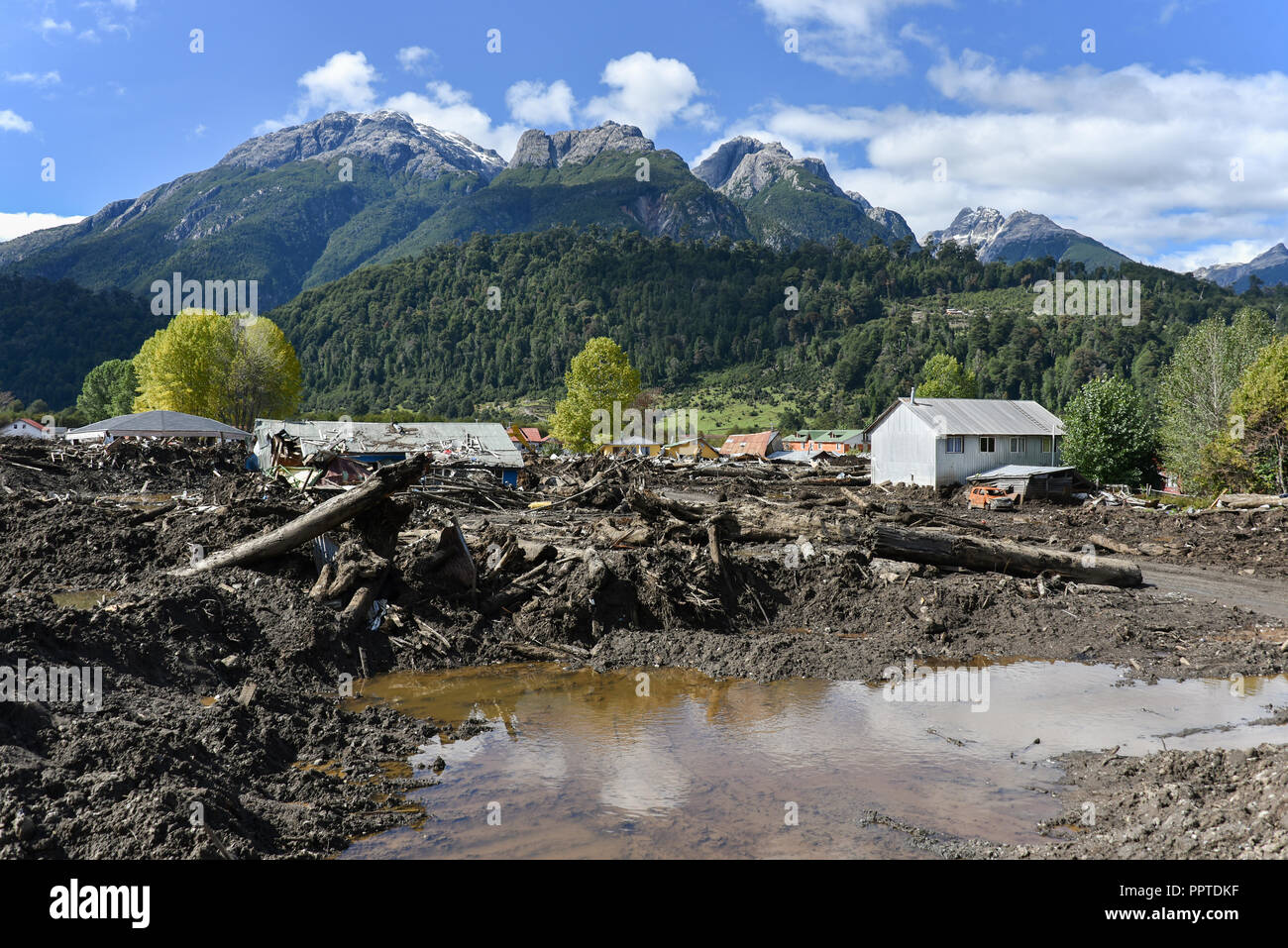 Landslide hi-res stock photography and images - Alamy