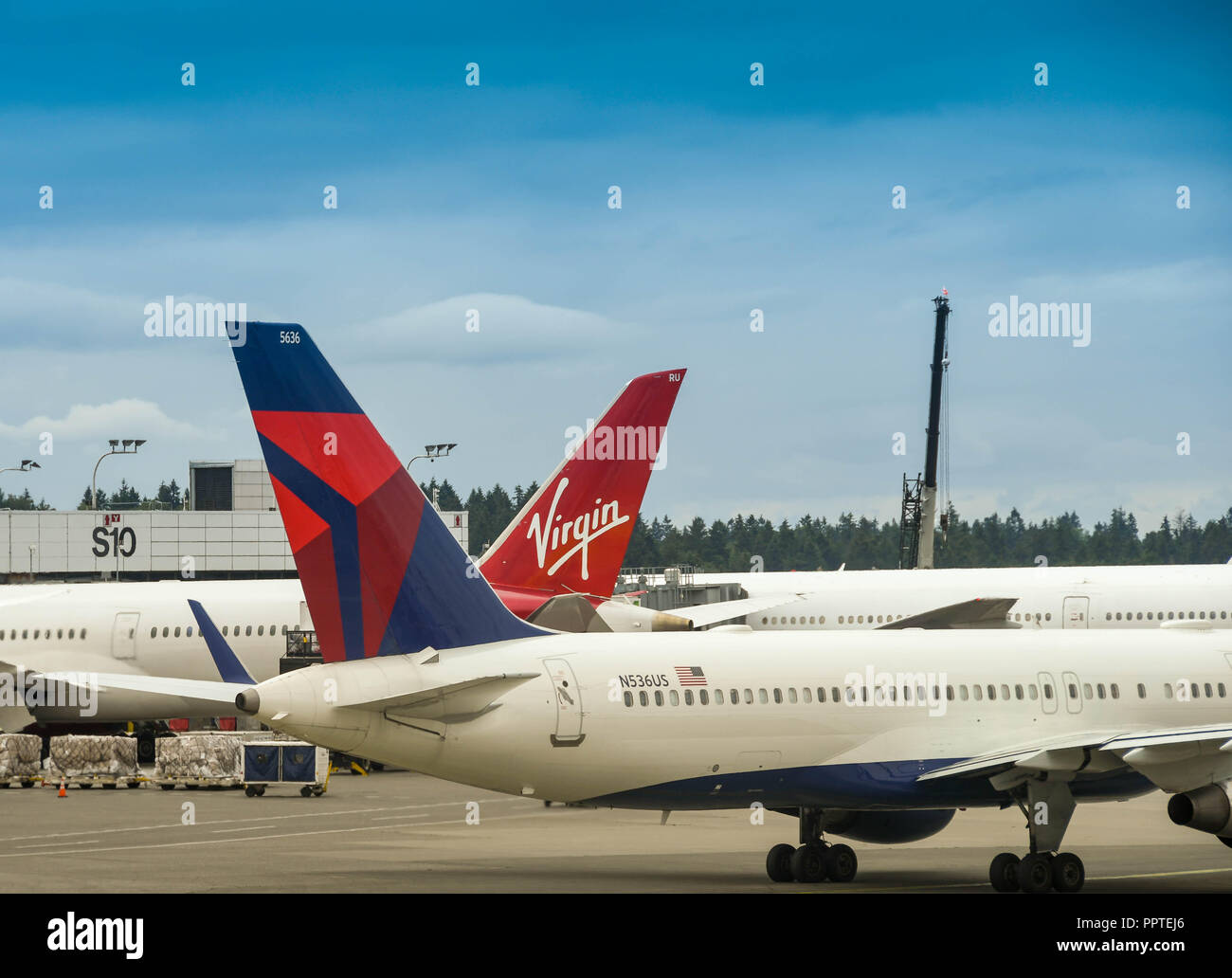 Delta airlines jet hi-res stock photography and images - Alamy