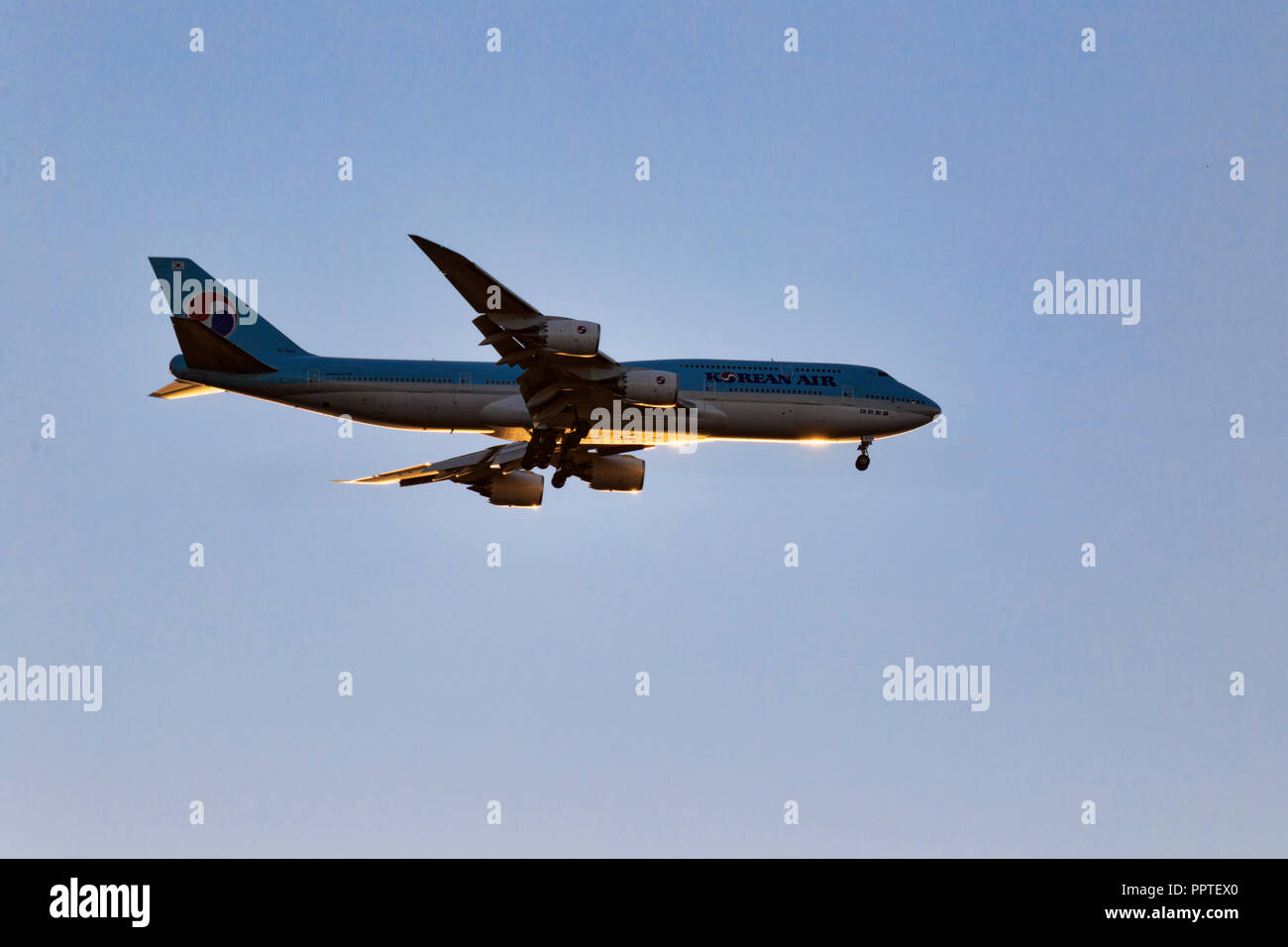 Boeing 747 8b5 korean hi-res stock photography and images - Alamy